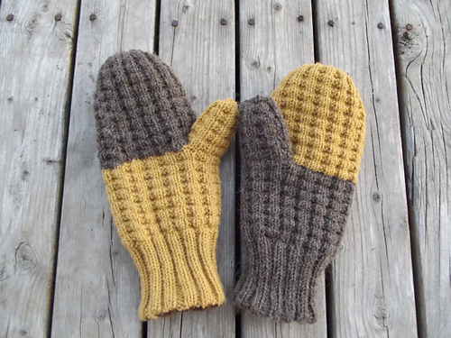 Ravelry: Breakfast Waffles Mittens pattern by Cables and String Designs