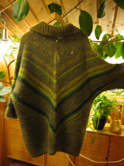Ravelry: ivaa's KNITTED TRIANGLE JACKET