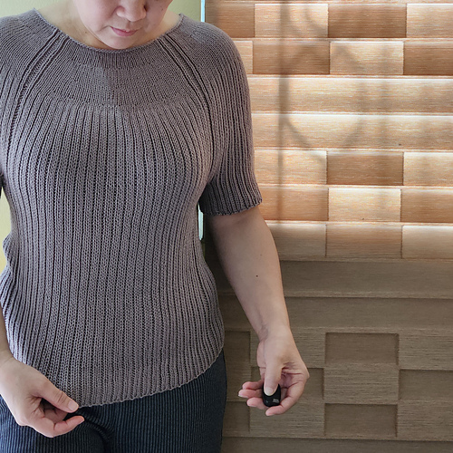 Ravelry: Seashell Sweater Light pattern by Minimi Knit Design