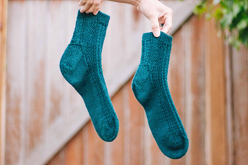 Ravelry: mossy socks pattern by Jacelyn