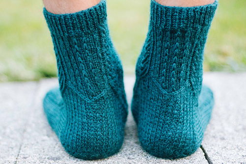 Ravelry: mossy socks pattern by Jacelyn