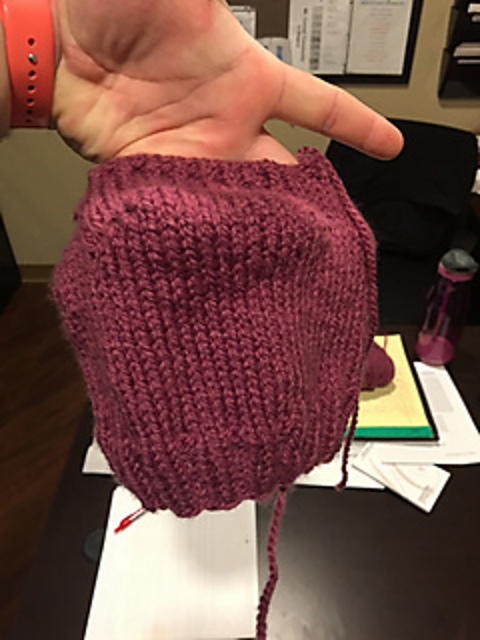 Ravelry: Pony Tail Bump Hat pattern by Jade Lester