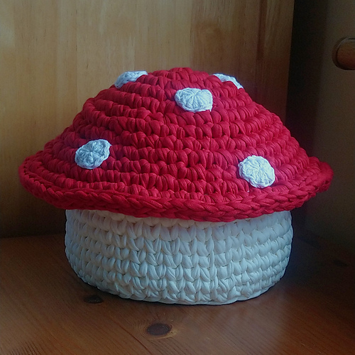Ravelry: Toadstool Basket Fairy House pattern by Janferie MacKintosh