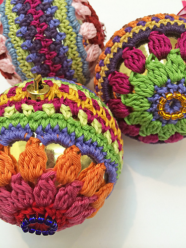 Ravelry: Christmas Bauble pattern by Jane Crowfoot