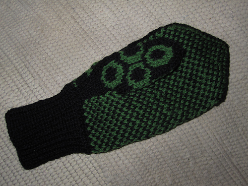 Ravelry: Circle Mittens pattern by Inge Sandholt