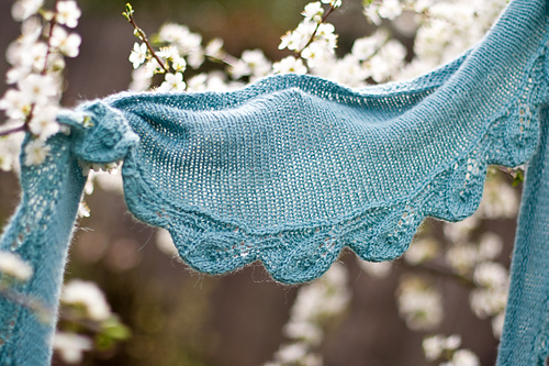 Ravelry: Cedar Leaf Shawlette pattern by Alana Dakos