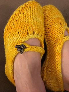 Ravelry: jenhp's Goldilocks Not-so-tiny slippers