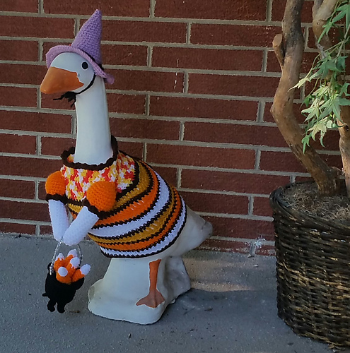 Ravelry: Bewitched Goose Outfit pattern by Jenny Miller