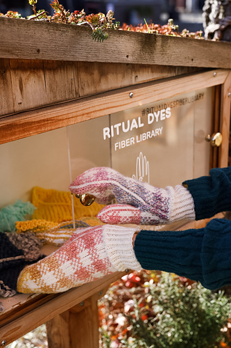 Ravelry: Gr8 Gingham Mittens pattern by Jessie Maed Designs