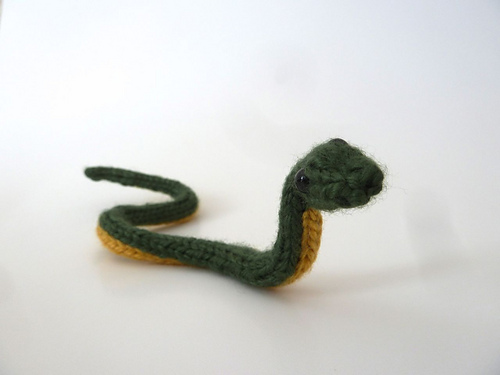 Ravelry: Snakes & Adders pattern by Julia Stanfield