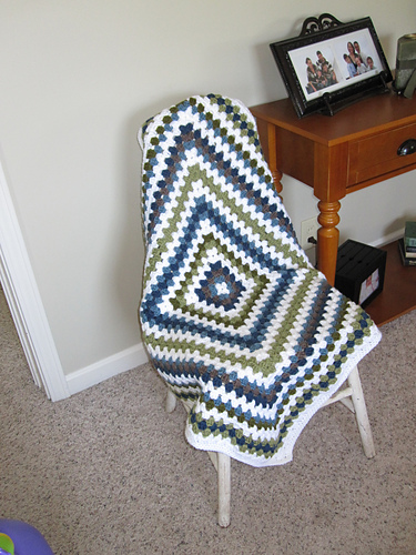 Ravelry: Brilliant Colors Baby Throw 90284AD pattern by Lion Brand Yarn