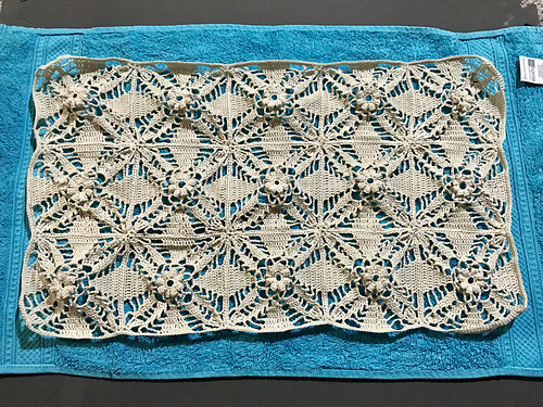 Ravelry: Pinnate Square pattern by Srividya Ganapathy