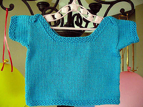 Ravelry: Teeny Baby Top pattern by Johanne Grenier