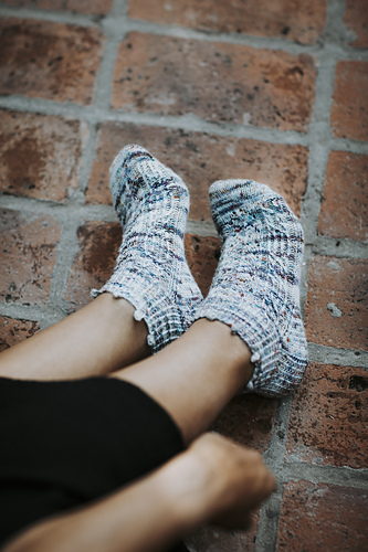 Ravelry: Bobble Shortie Socks pattern by Joji Locatelli