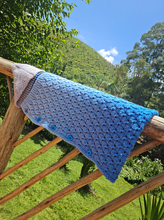 Ravelry: Casulo Baby Manu pattern by Julia Olivieri