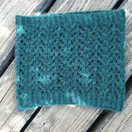 Ravelry: Raleigh Cowl pattern by Rebecca Shepler