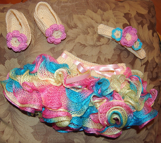 Ravelry: Frilly diaper cover pattern pattern by rene jtkdesigns