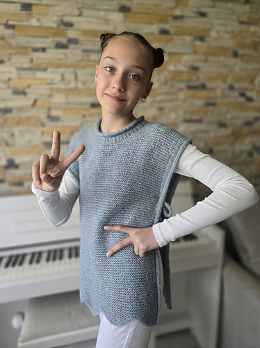 Ravelry: Crossandra Vest Junior pattern by Nashwa Sakr