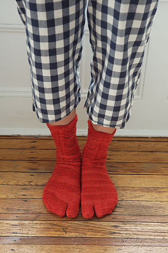 Ravelry: Fan Tabi pattern by Judy Sumner