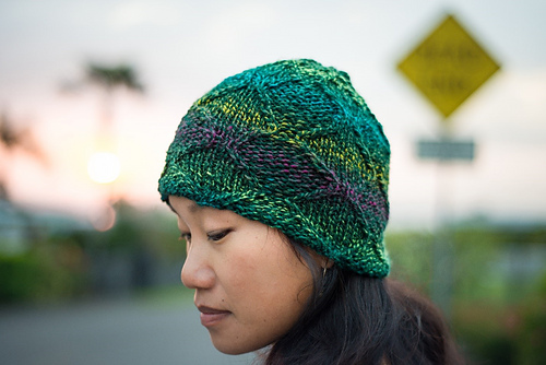 Ravelry: Diamond Beanie pattern by Julee O'Maelmacasa