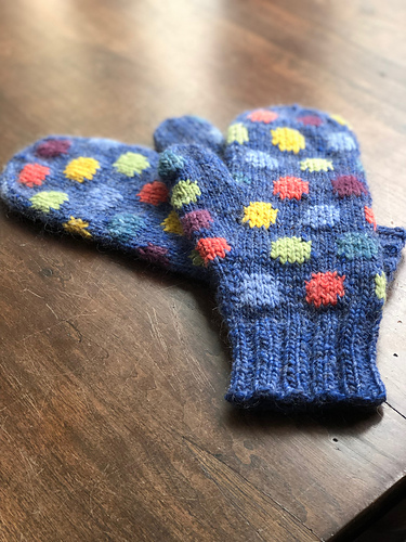 Ravelry: Put Me in the Zoo Mittens pattern by Julia Farwell-Clay