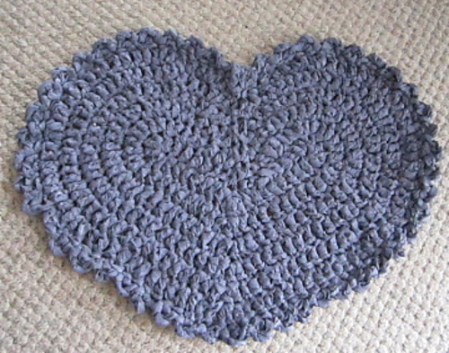 Ravelry: Heart Rag Rug pattern by Kelli J. Bryan