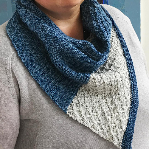 Ravelry: Frozen Silver Cowl pattern by SuviKnits