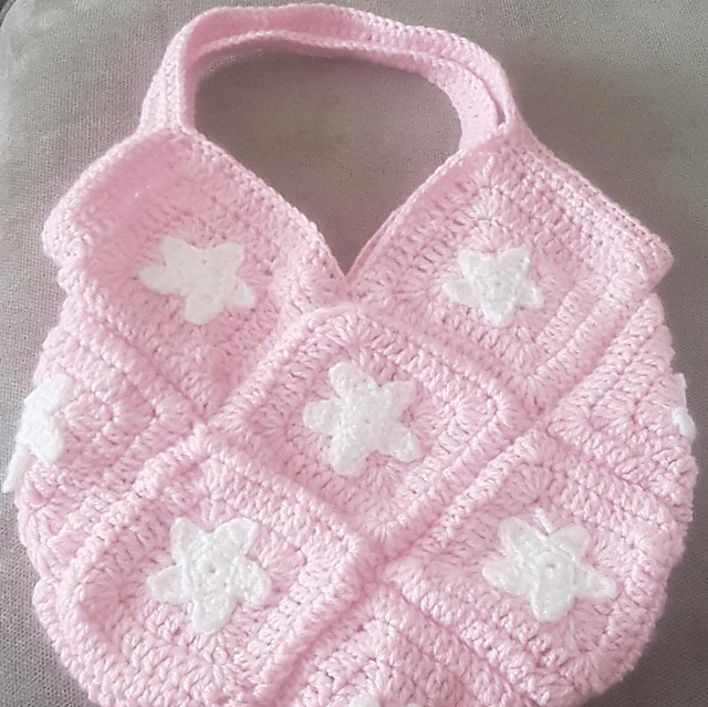 Ravelry: Granny square star handbag pattern by Jules Owen