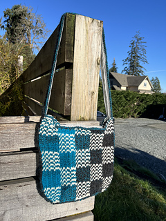 Ravelry: Check It Bag pattern by Lindsey Muscarella