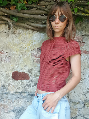 Ravelry: Mesh Me Up Raglan pattern by Lindsey Muscarella