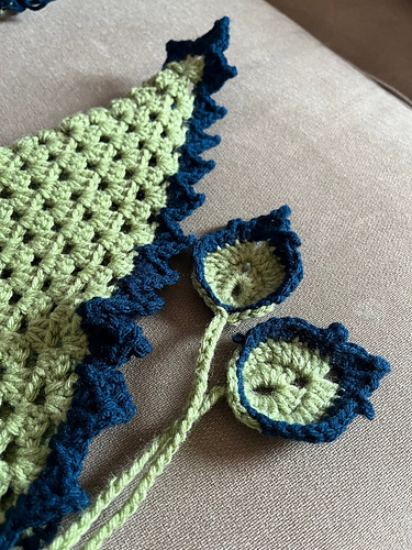 Ravelry: Vee-kerchief pattern by Frances DeCarolis