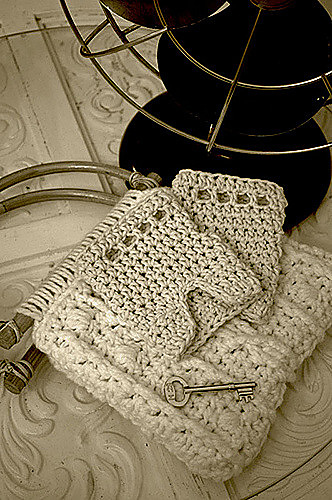 Ravelry: Vintage Style Ladies Driving Glove pattern by Kalurah Hudson