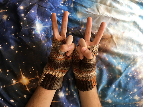Ravelry: Griddle Stitch Mitts pattern by Kat Perdue
