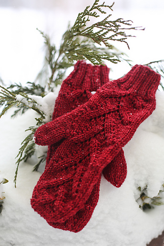 Ravelry: Adiri Mittens pattern by Julia Trice