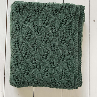 Ravelry: Babytæppe med bladranker pattern by Karin Hørkilde