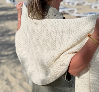 Ravelry: Ivory Tide Shawl pattern by Kasia Krzyzyk