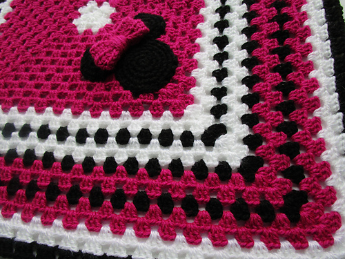 Ravelry: Mickey Mouse and Minnie Mouse Crochet Blanket pattern by ...