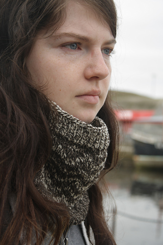 Ravelry: Fiblister cowl pattern by Kate Heppell