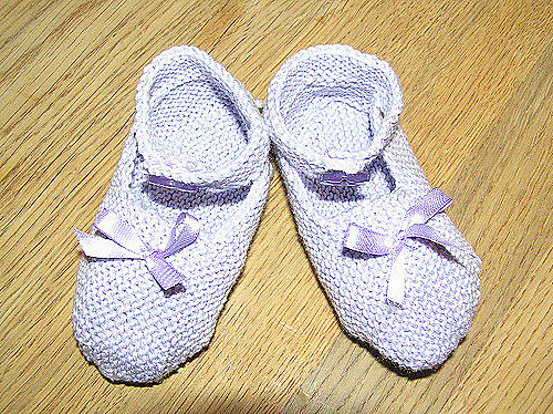 Ravelry: Baby slippers pattern by Sue Whiting