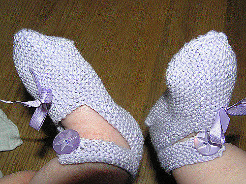 Ravelry: Baby slippers pattern by Sue Whiting