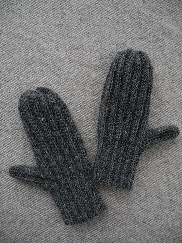 Ravelry: Ribbed Lopi Mittens pattern by Katie Hanken
