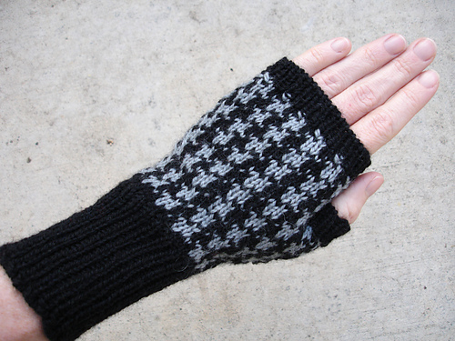 Ravelry: Three-Color Mitts pattern by Kara Shallenberg
