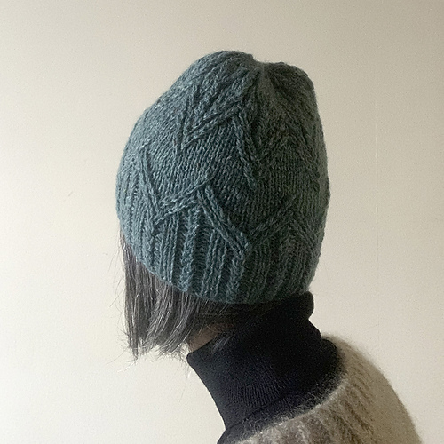 Ravelry: Twisted Stitch ZIGZAG Hat pattern by Tomoko Nishimura