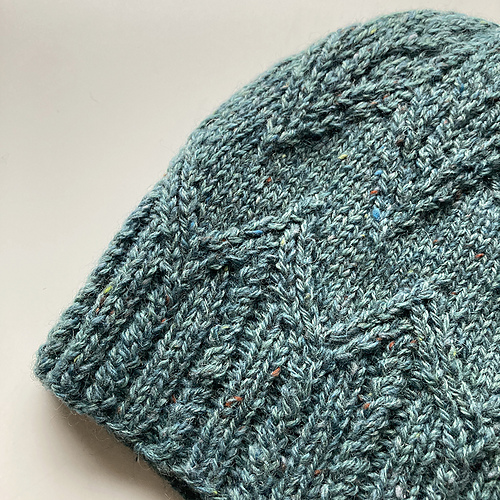 Ravelry: Twisted Stitch ZIGZAG Hat pattern by Tomoko Nishimura