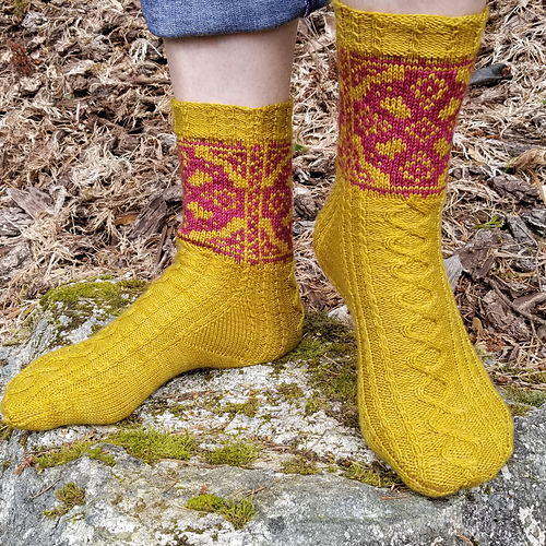 Ravelry: Celtic Cross / Cros Cheilteach Socks pattern by Anna Mäkilä