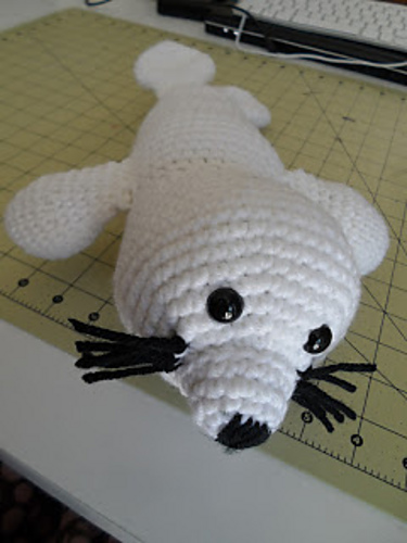 Ravelry: Arctic Seal/ Harp Seal pattern by Kristen's Kords