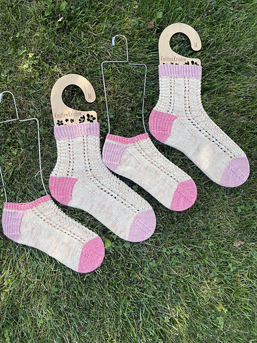 Ravelry: String of Bubbles Socks pattern by KnittenKristen