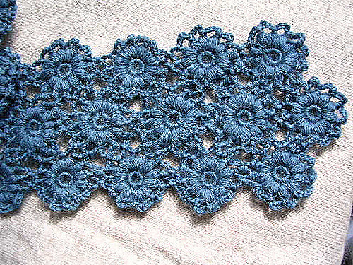 Ravelry: #11 Flower motif muffler pattern by Mariko Oka (岡まり子)