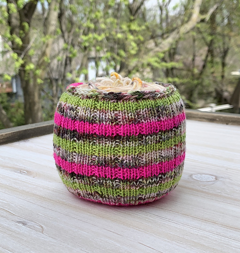 Ravelry: Yarn Cozy Lite (Knit) pattern by Knitty Natty