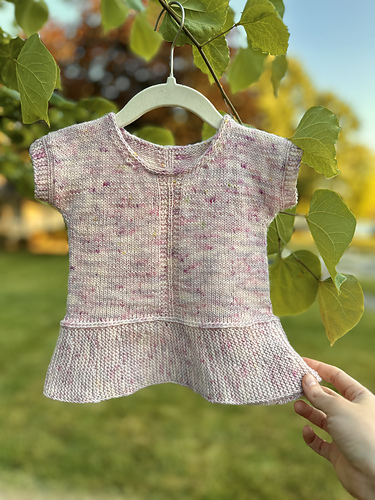 Ravelry: Little Plinth Tee pattern by Kerri Blumer
